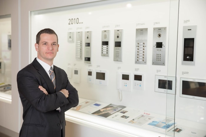 Fermax adquiere el 20% de la startup Dekalabs - Marrón y Blanco