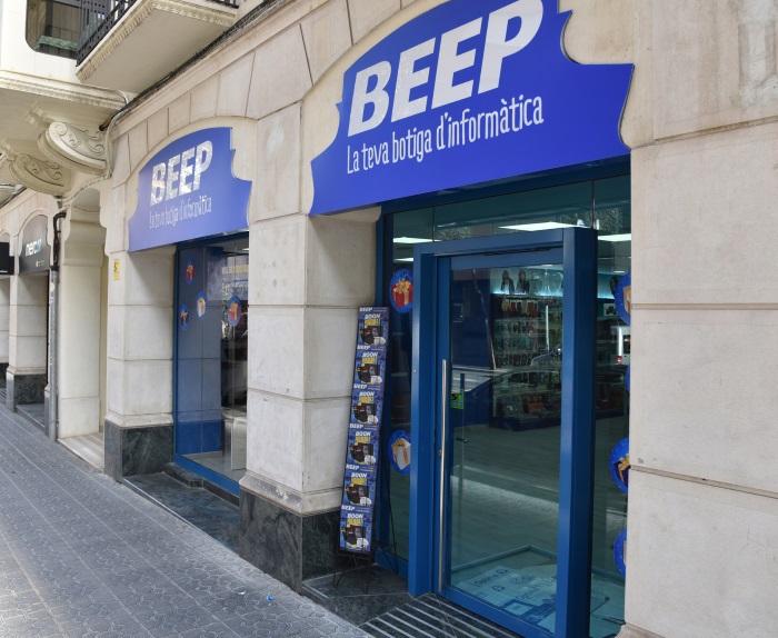 Nueva tienda BEEP en el centro de Tarragona - Marrón y Blanco