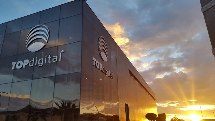 TOPdigital vuelve a apostar por la formación - Marrón y Blanco